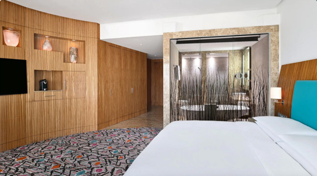 The Art of Svaja Glass in Hospitality: A Tale of Elegance and Organic ...